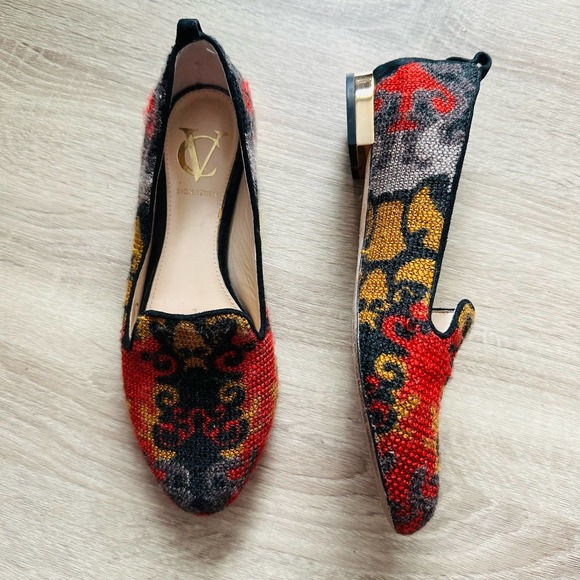 Vero Cuoio | Shoes | Vero Cuoio Red Knit Scroll Print Loafers Sz 55 ...
